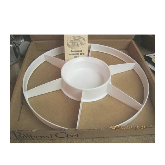 Pampered Chef | Kitchen | Pampered Chef Chillzane Platter Divider ...